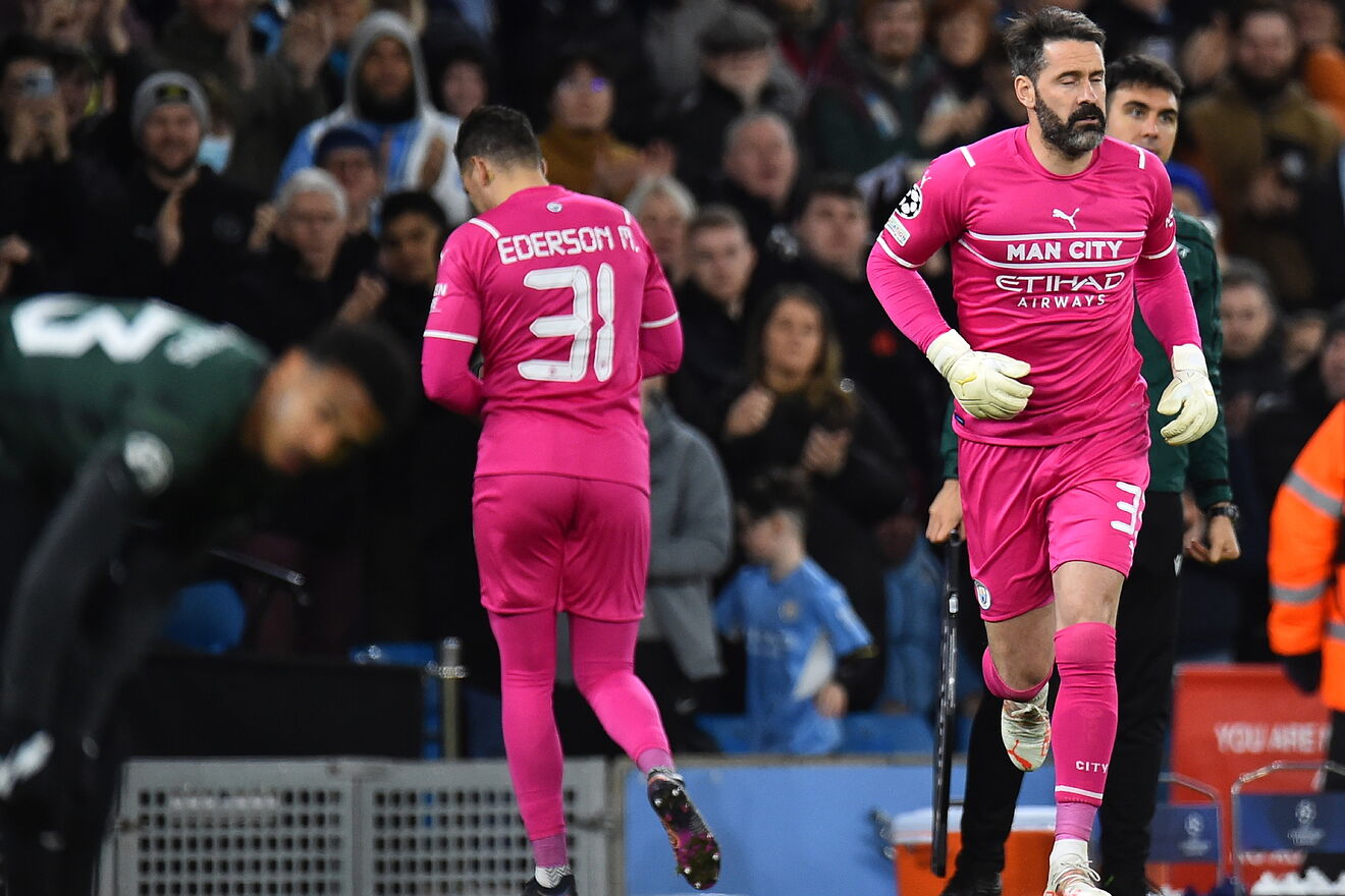 Manchester City's third goalkeeper is kicked out of the celebration ...