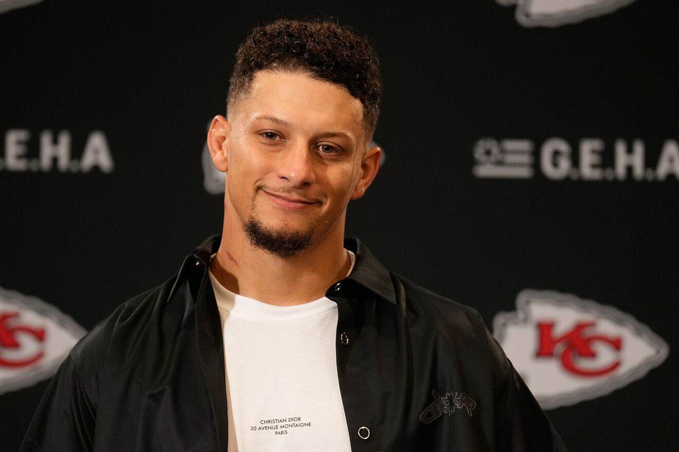 Patrick Mahomes pulls off the ultimate prank play as Chiefs humiliate ...