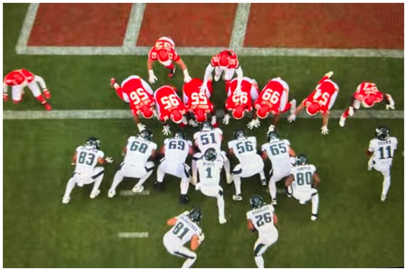 NFL refs under fire after missing penalties during Eagles' tush push against Chiefs | Marca