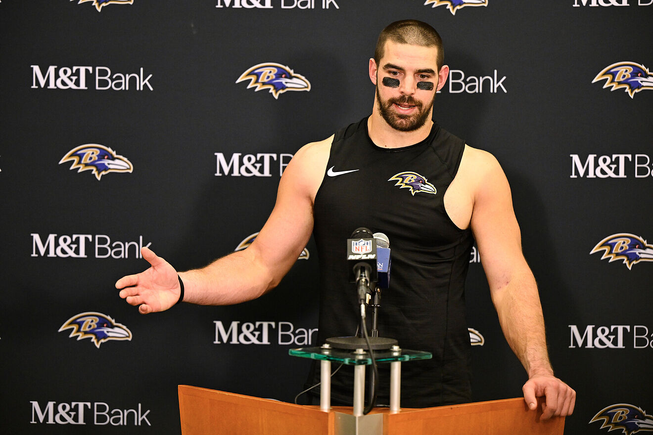 Ravens' record-setter Mark Andrews celebrates holiday with engagement ...