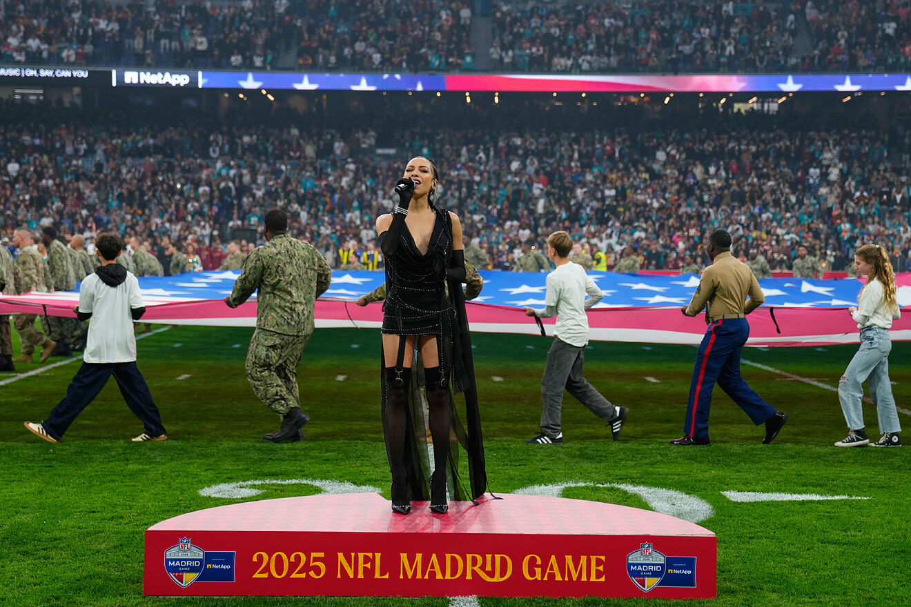Singer's 'stripper' outfit for US anthem at Madrid NFL game leaves fans ...