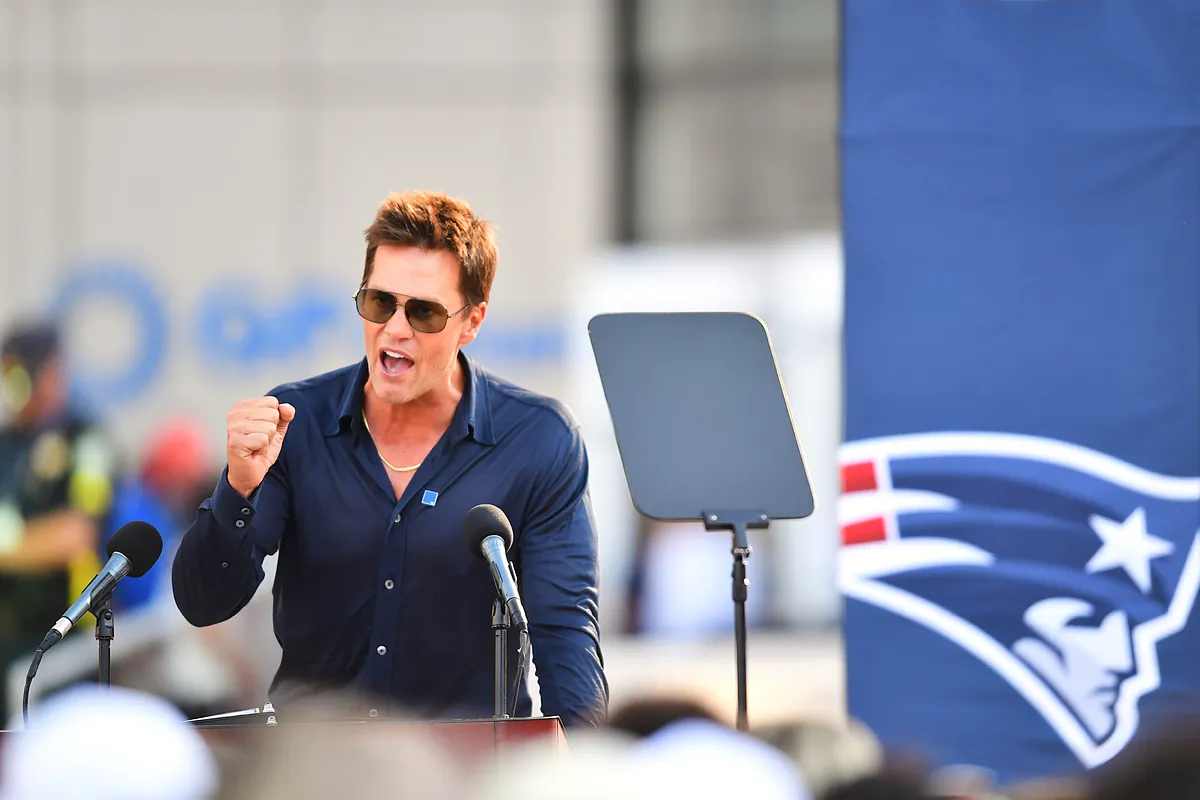 Antonio Brown compares Tom Brady to serial killer Jeffrey Dahmer after ...