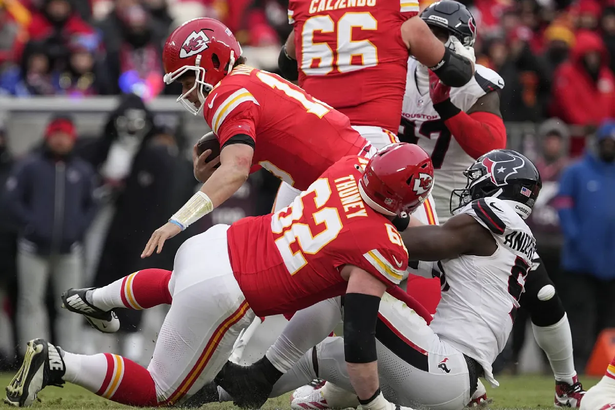 Patrick Mahomes took another major hit to his offense, which could ...