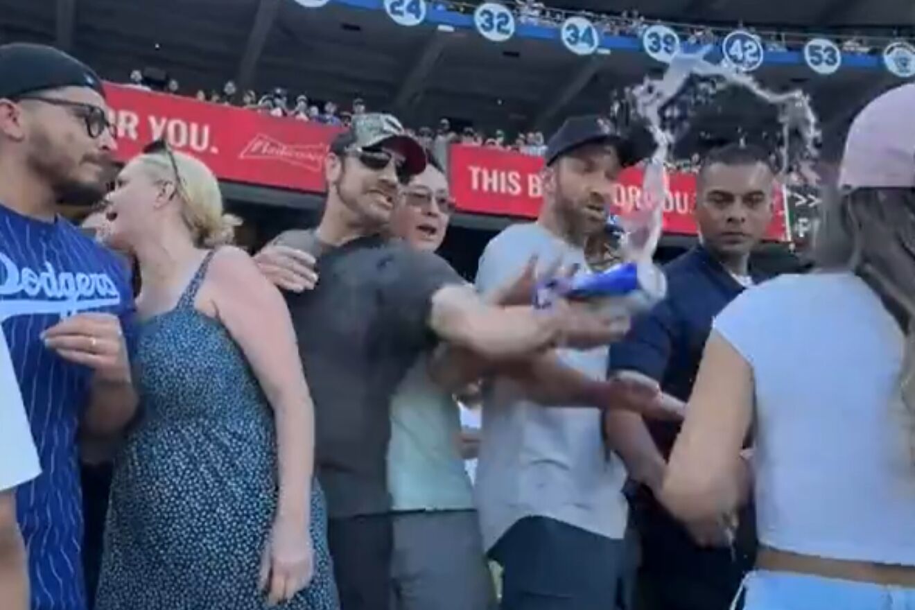 Punches thrown at Dodger Stadium: Fan fight steals the spotlight | Marca