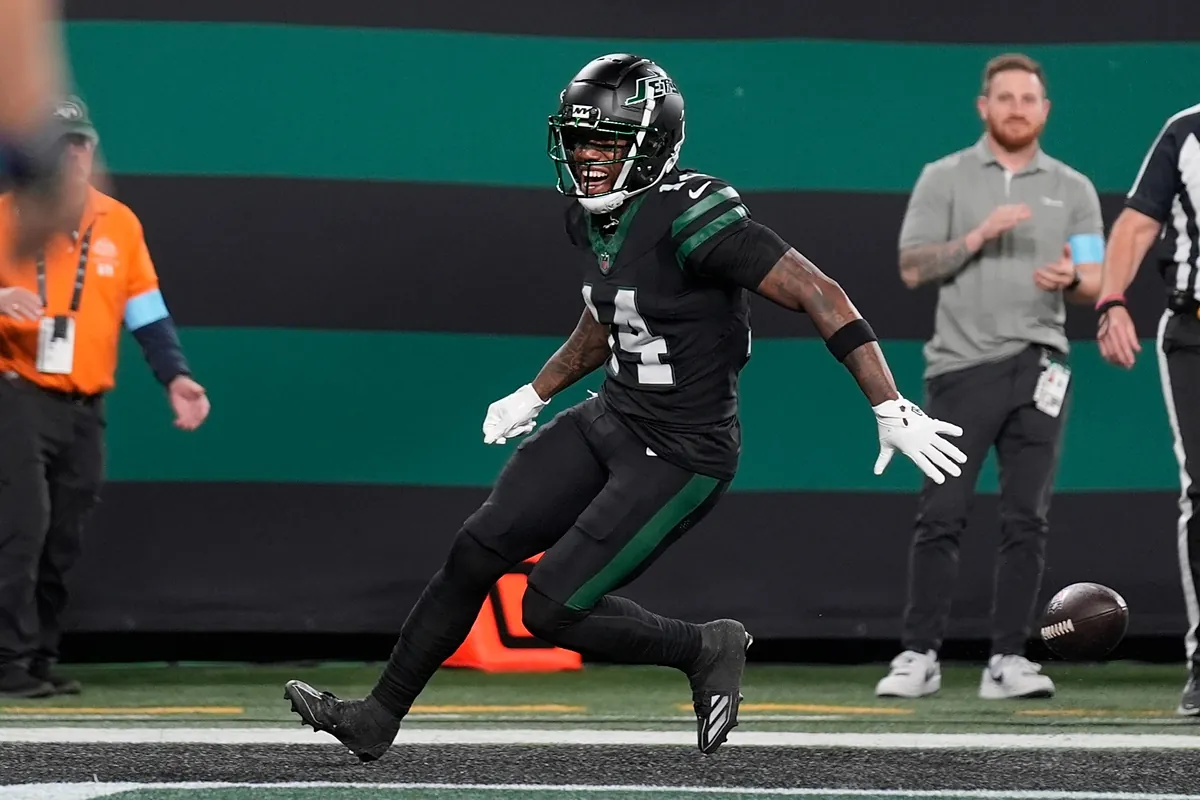 Jets' have another painful mistake after dropped ball inches from ...
