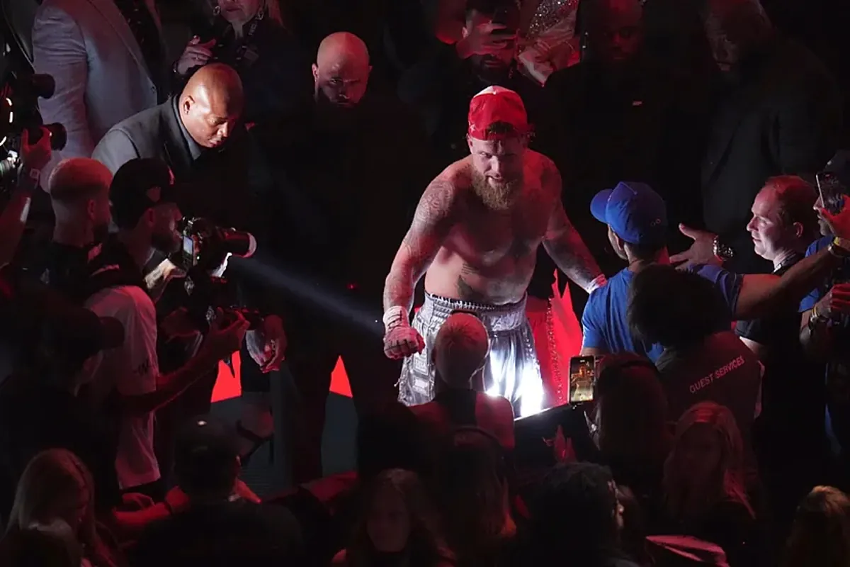 Fans of legends like Mayweather and Canelo are enraged by a fearsome ...