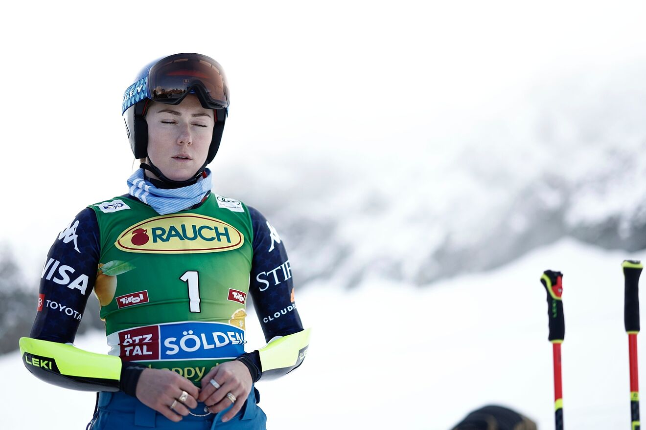 Mikaela Shiffrin suffers shocking crash at World Cup Giant Slalom ...