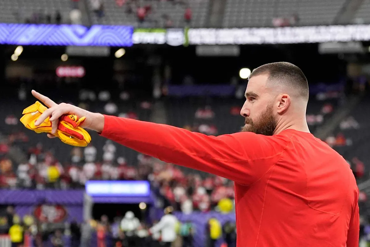 Travis Kelce shares rare intimate video with his father and now ...