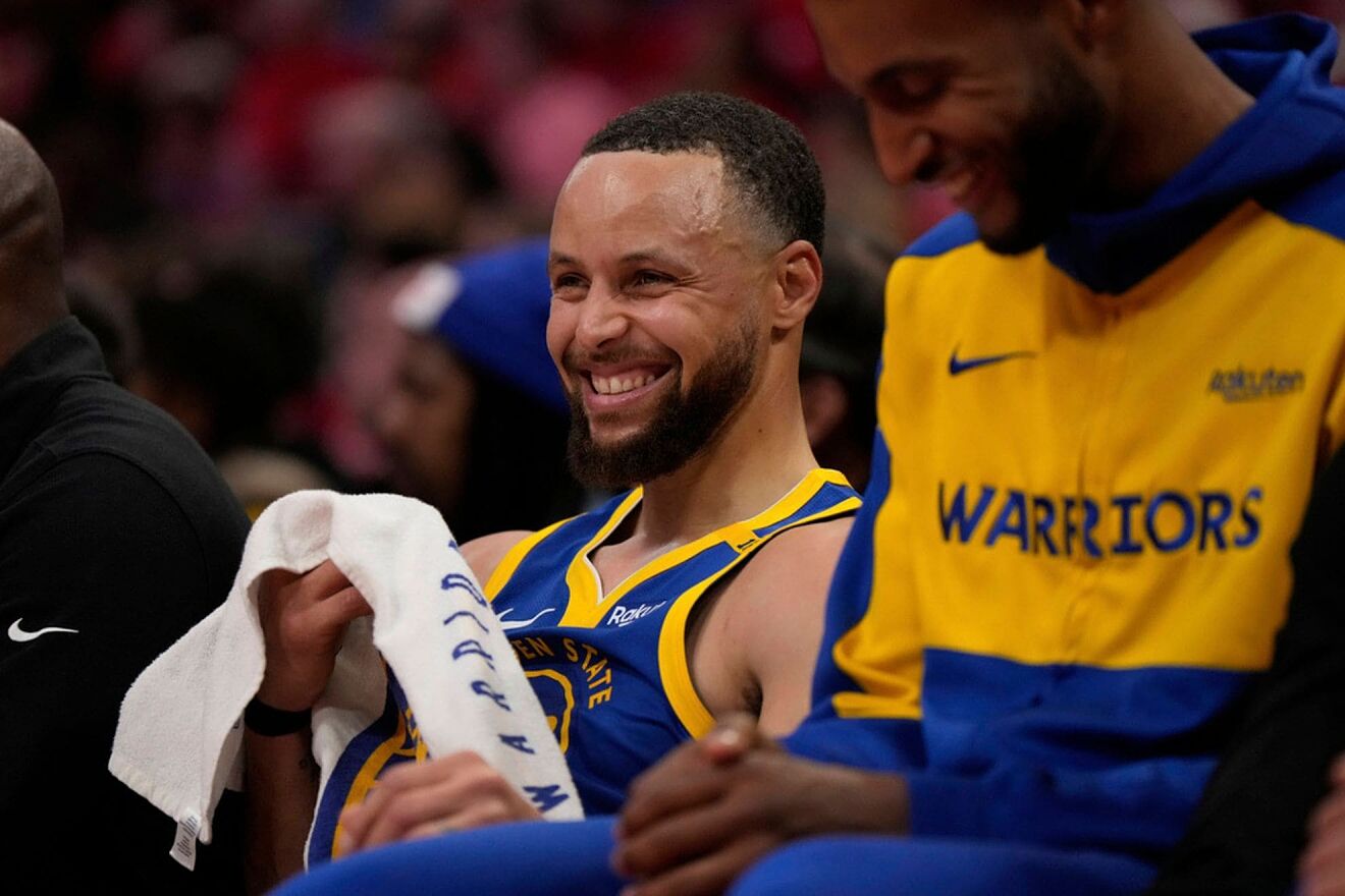Steph Curry shows off the soccer skills he learned from Lionel Messi ...