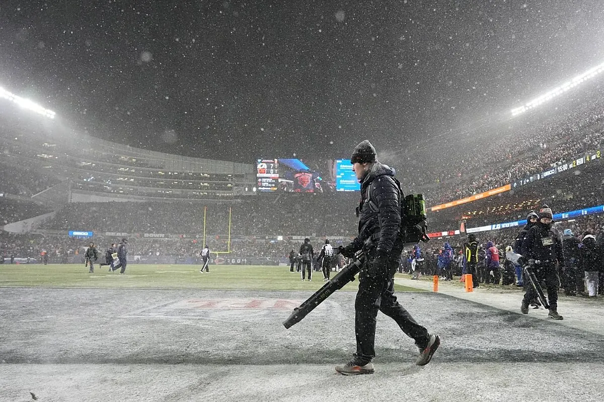 A major snow and ice storm threatens to disrupt NFL Championship Sunday ...