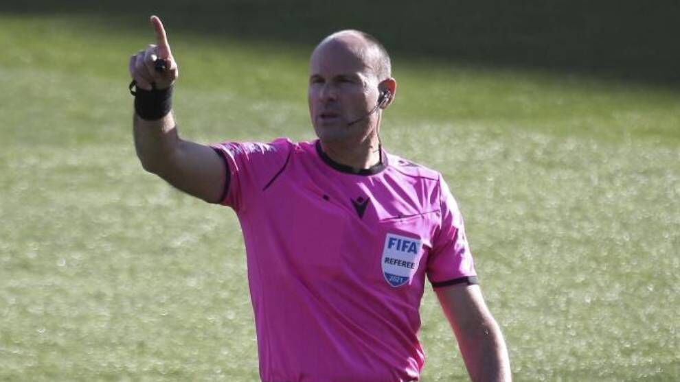 Mateu Lahoz to referee Champions League final between Manchester City ...
