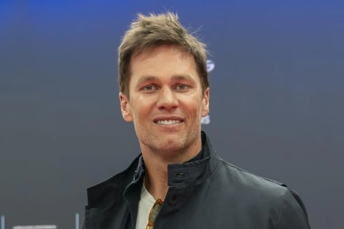 Rob Gronkowski warns Tom Brady is serious about comeback at age 50 as ...