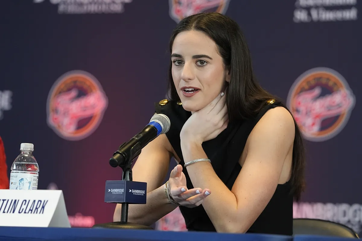 Reporter labeled as 'pervert' after awkward press conference exchange ...