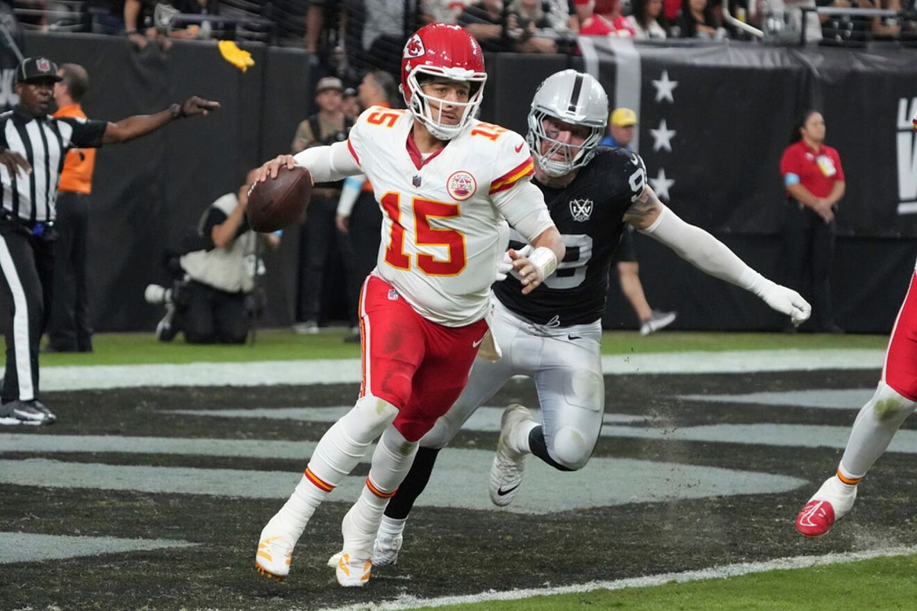 Patrick Mahomes gets rocked and takes a malicious hit intended to ...
