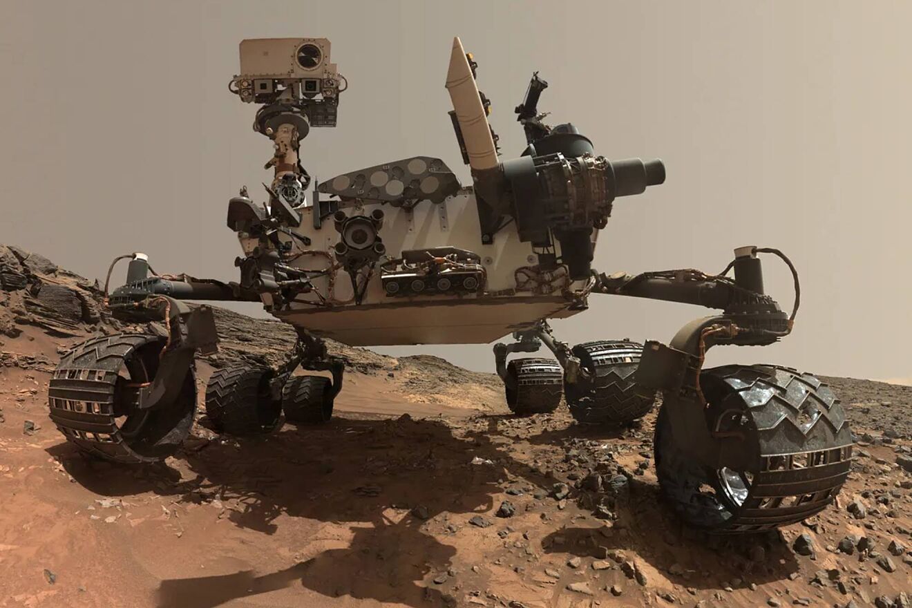 Surprise at images from the Curiosity rover on Mars: colorful clouds ...