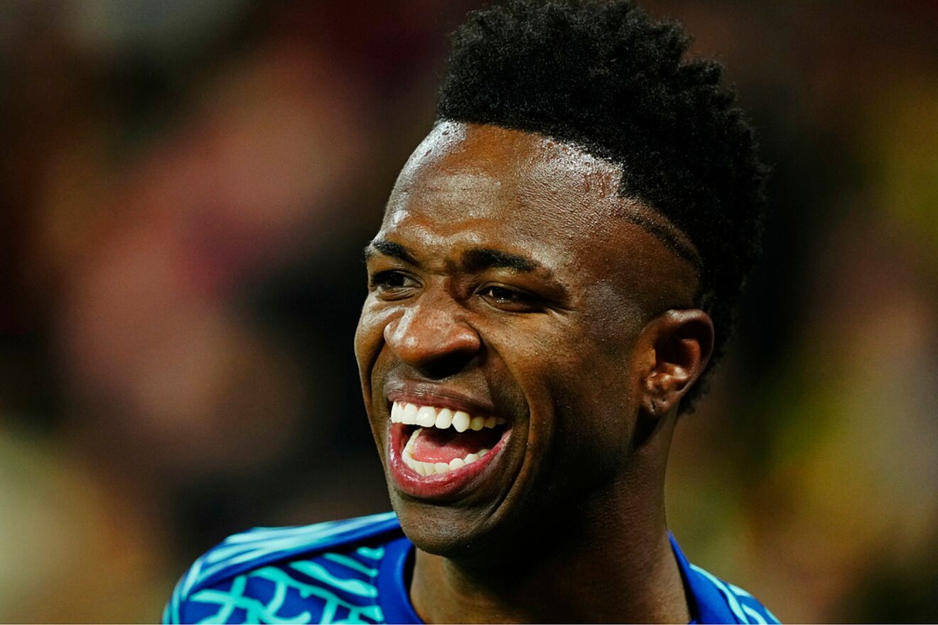 Vinicius reveals how many hours he plays PlayStation and his favorite ...