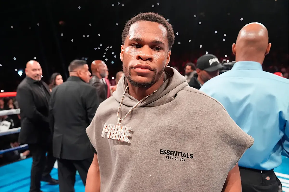 Devin Haney's father hurls accusatory question at Floyd Mayweather Jr ...