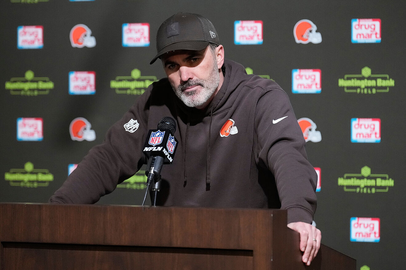 Kevin Stefanski addresses the discussion between Shedeur Sanders and ...