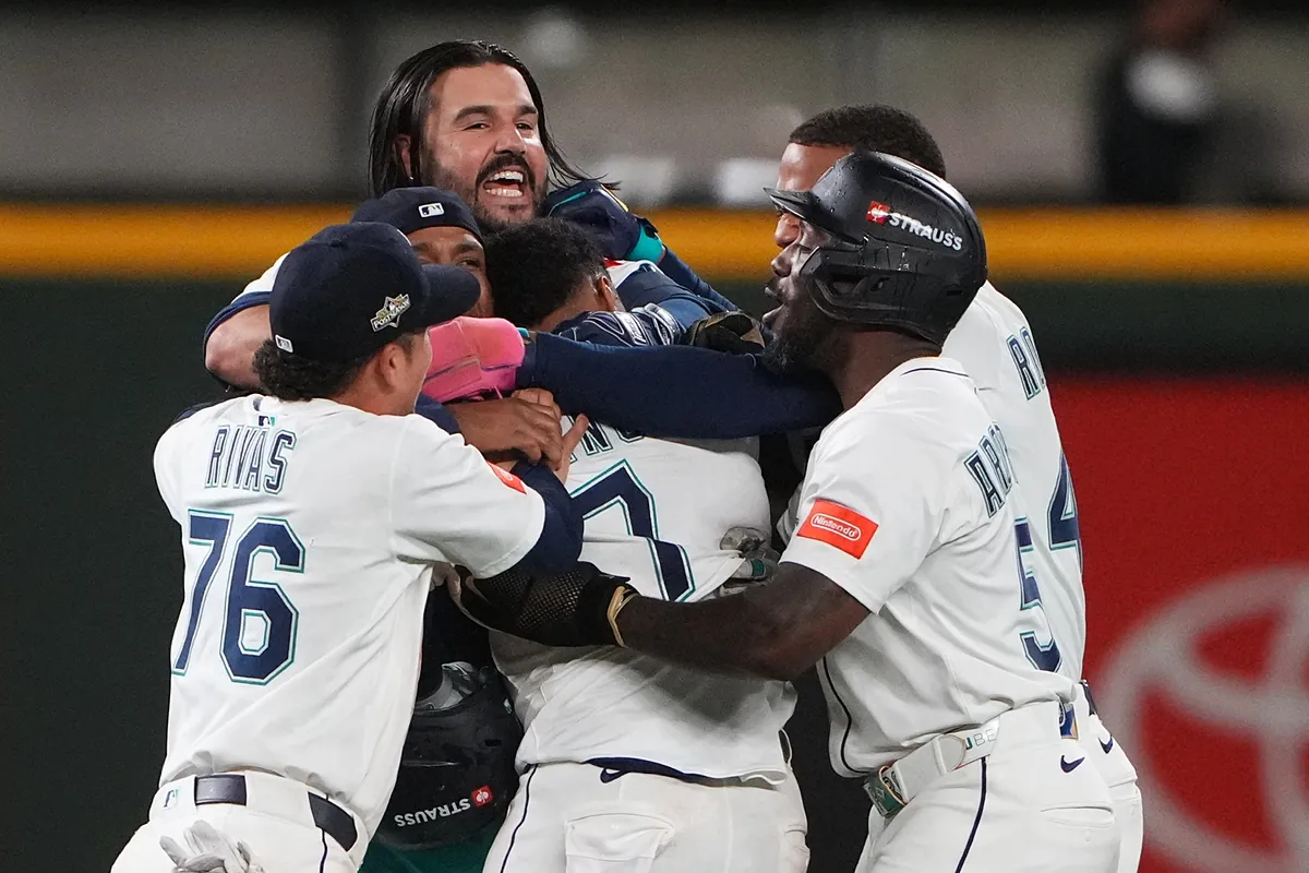 Mariners walk off Tigers in crazy 15-inning game to end 24-year drought ...