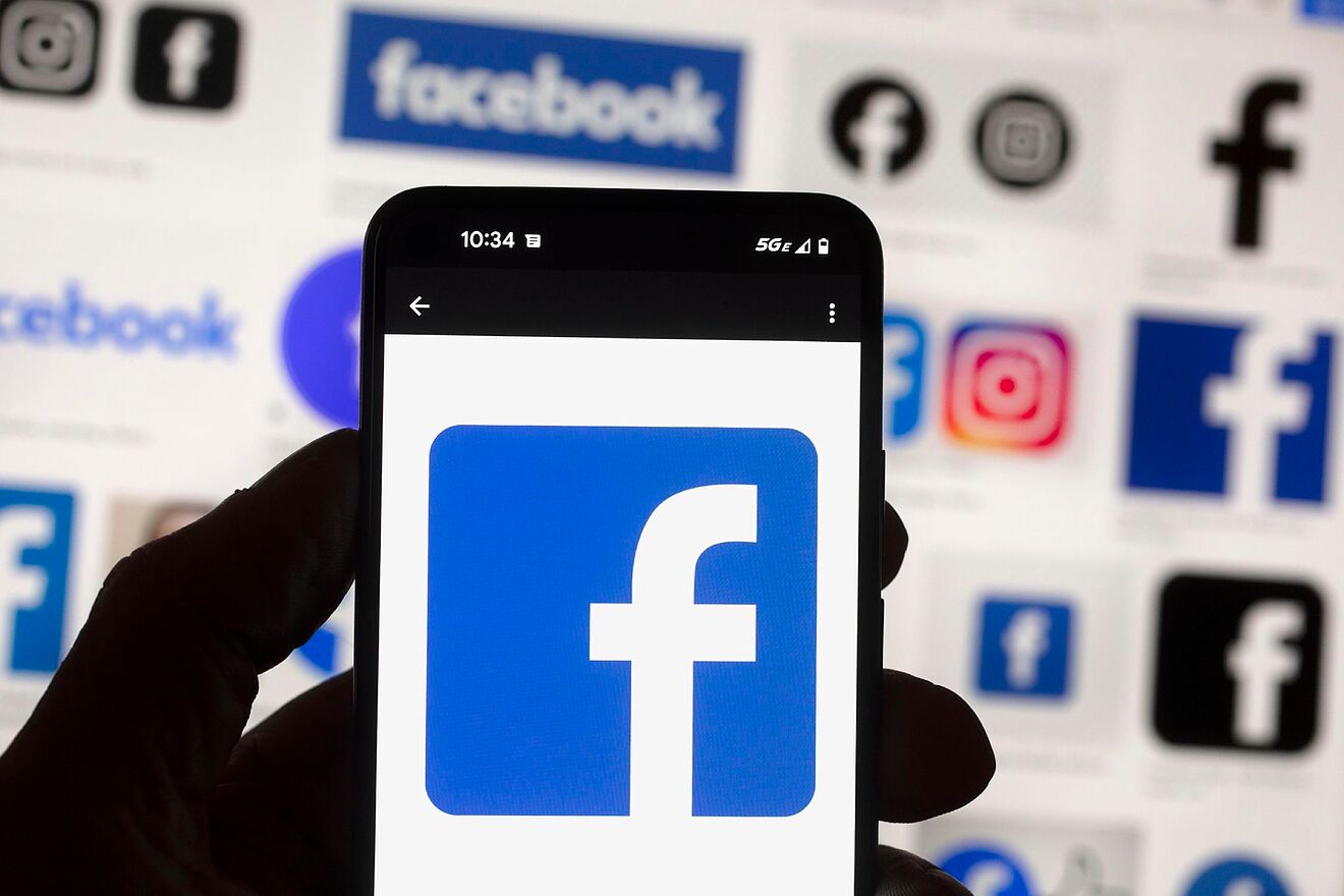 Facebook goes down after sudden service disruption affecting thousands ...