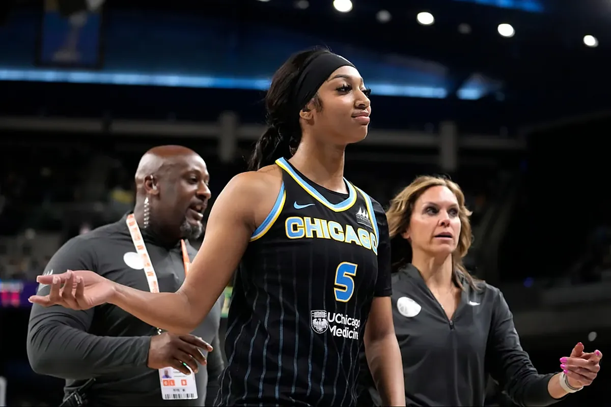 Angel Reese takes out her anger on a Chicago Sky teammate after she ...