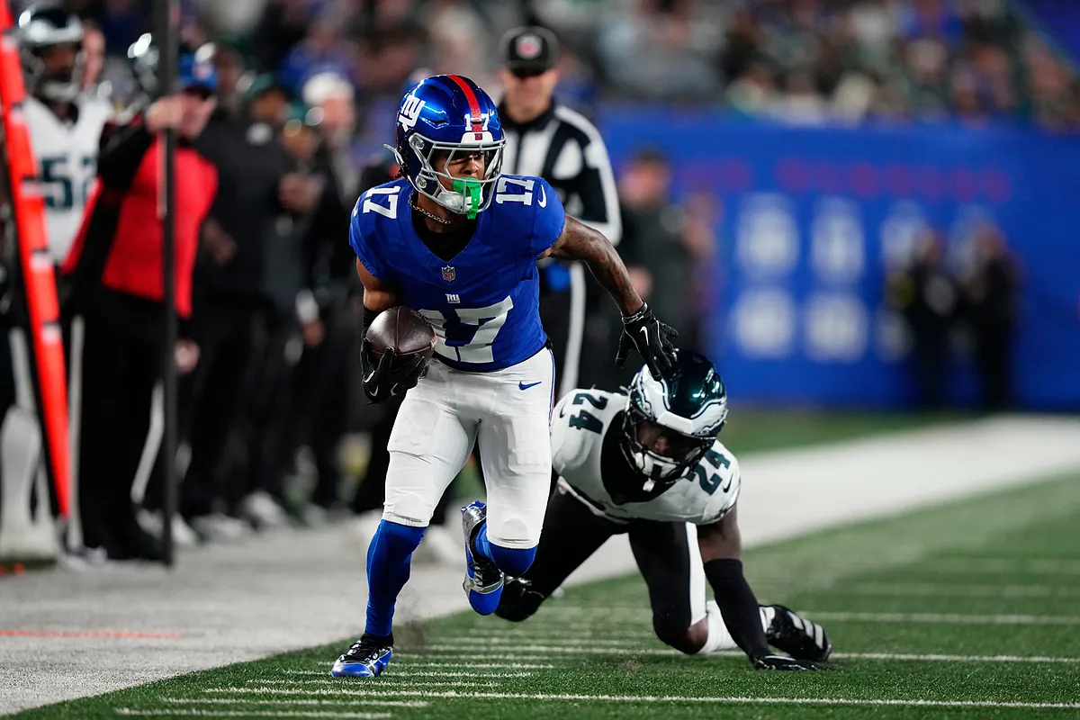 Giants' Wan'Dale Robinson goes viral after heartwarming postgame kiss ...