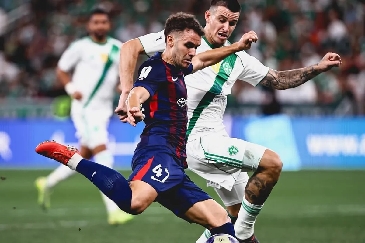 Dangerous bicycle kick play leave player at the edge of a serious ...