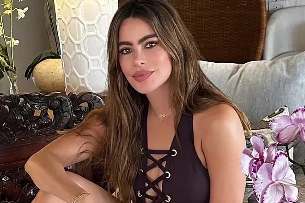 Sofia Vergara welcomes summer with a spectacular swimsuit pose | Marca
