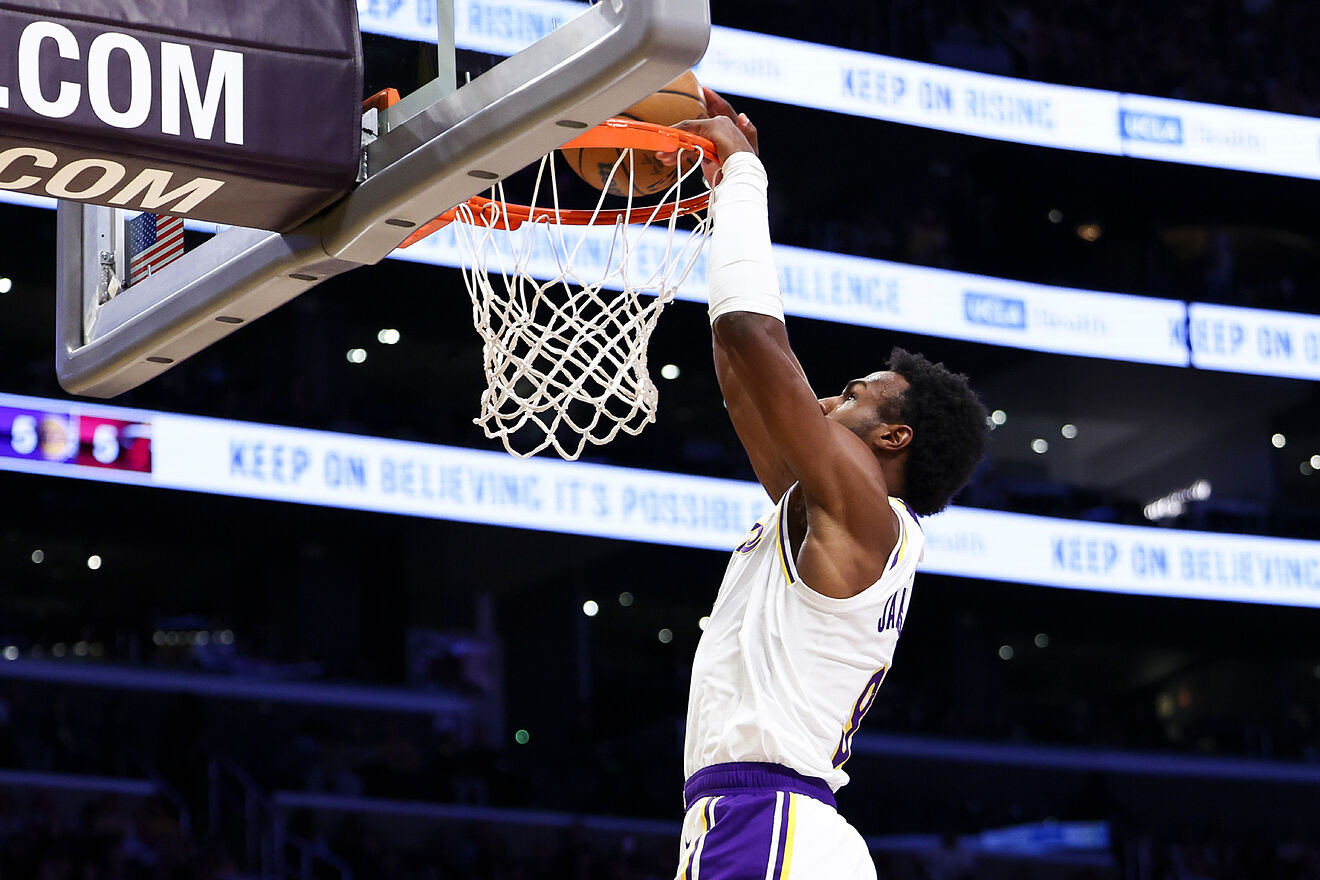 Lakers fans want LeBron James out of the team while they get fired up ...