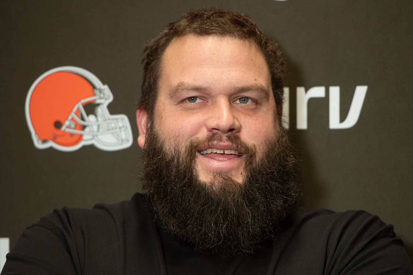 Joel Bitonio has the Browns on tenterhooks and could interfere with ...