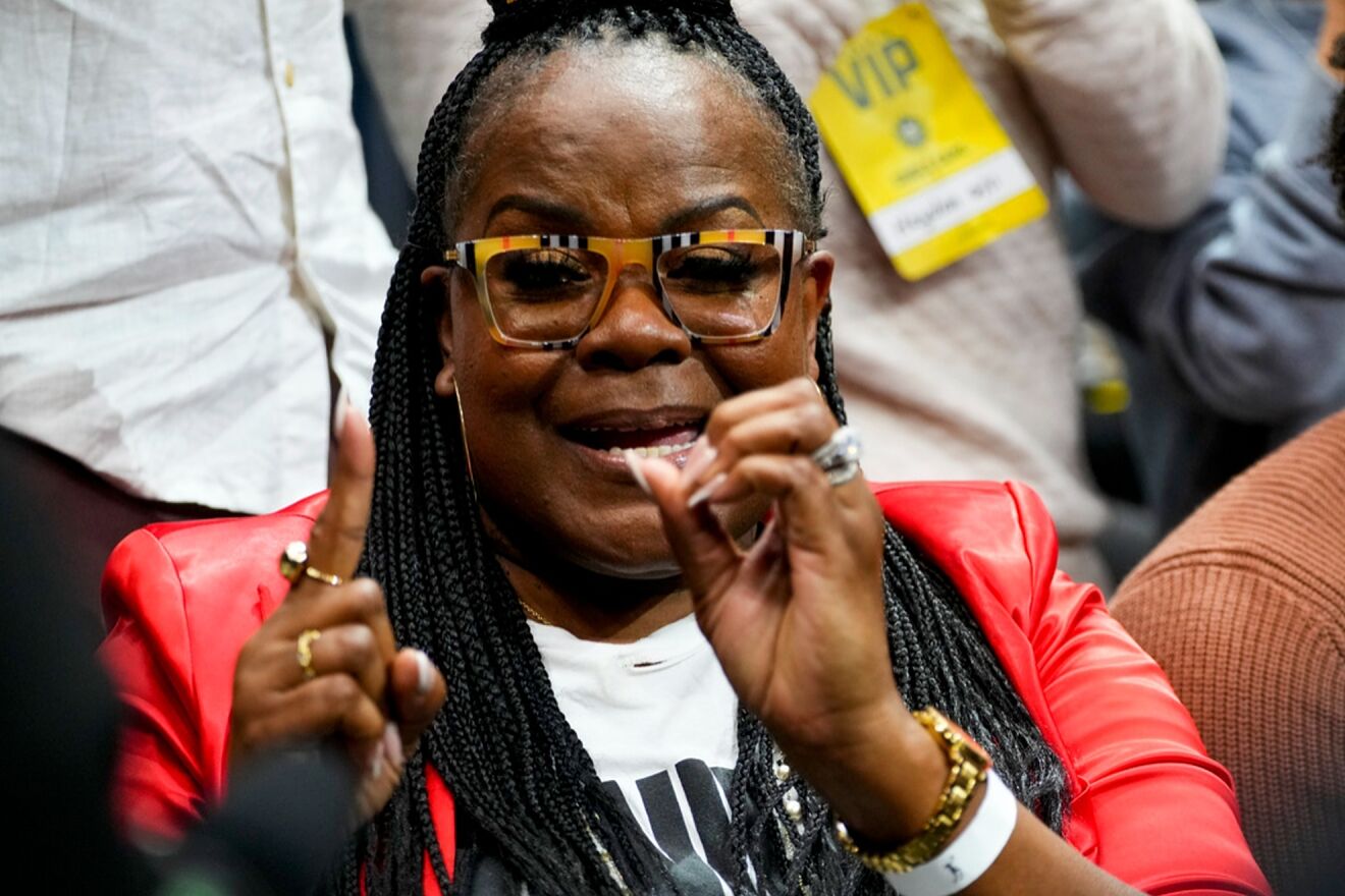 Sheryl Swoopes chooses sides and sides with Caitlin Clark for the first ...
