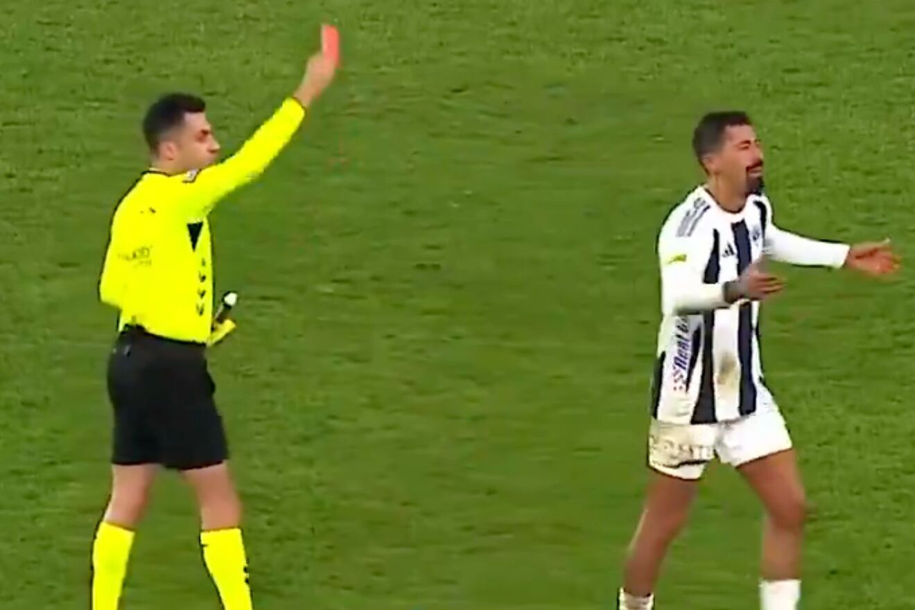 Referee sends off player for not moving for free kick in Turkish league ...