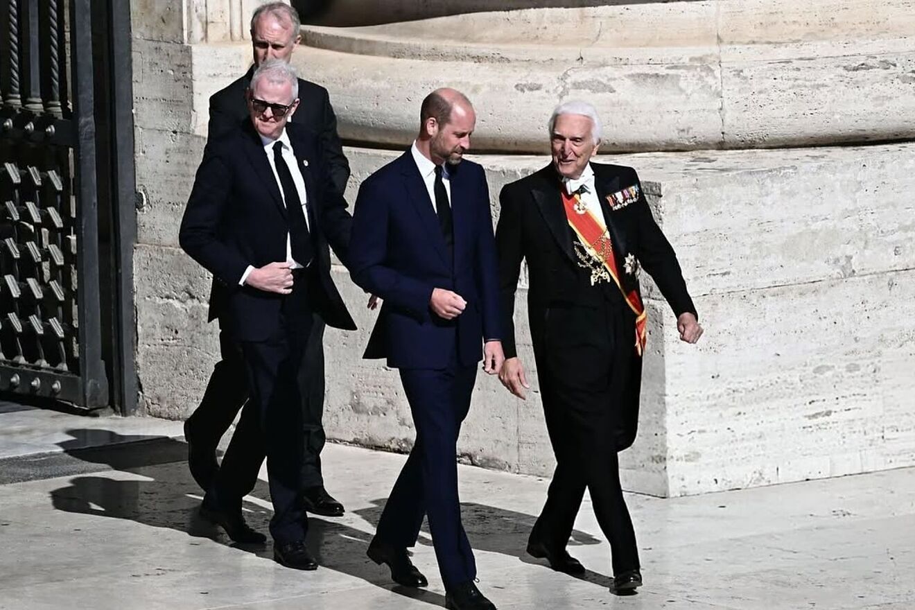 Prince William security breached as woman breaks royal protocol in rare ...