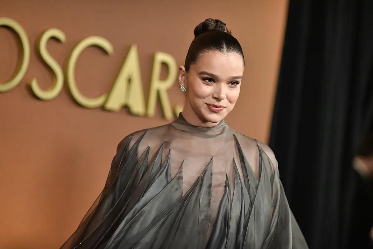 Will Hailee Steinfeld be at the Bills-Jaguars game? Josh Allen is alone ...