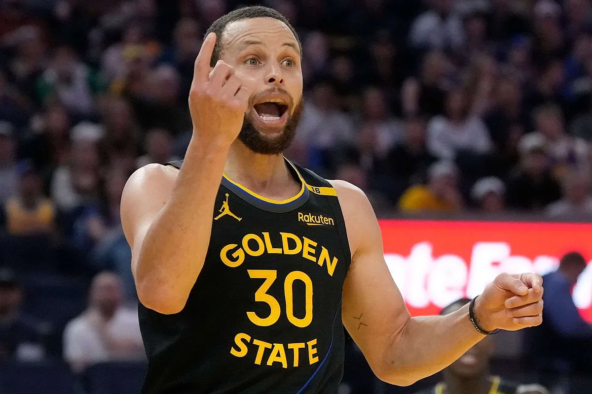 Stephen Curry raises eyebrows with warning about a growing locker-room ...