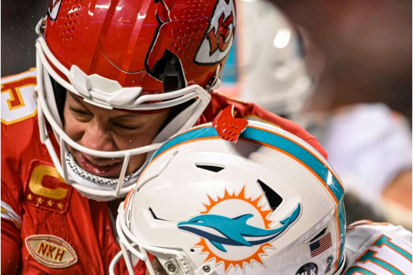 Patrick Mahomes' helmet company speaks out after infamous crack: 'It ...
