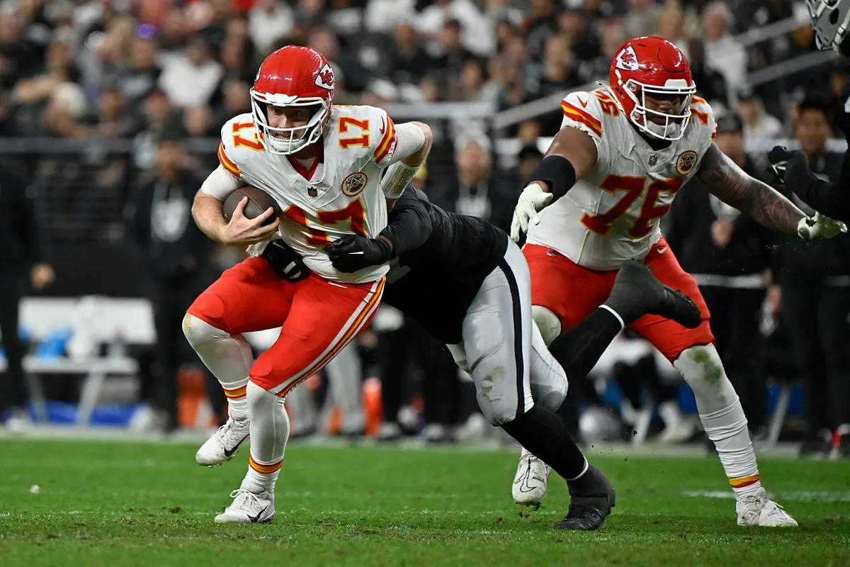 The Chiefs return the favor to Shane Buechele and allow him to distance ...