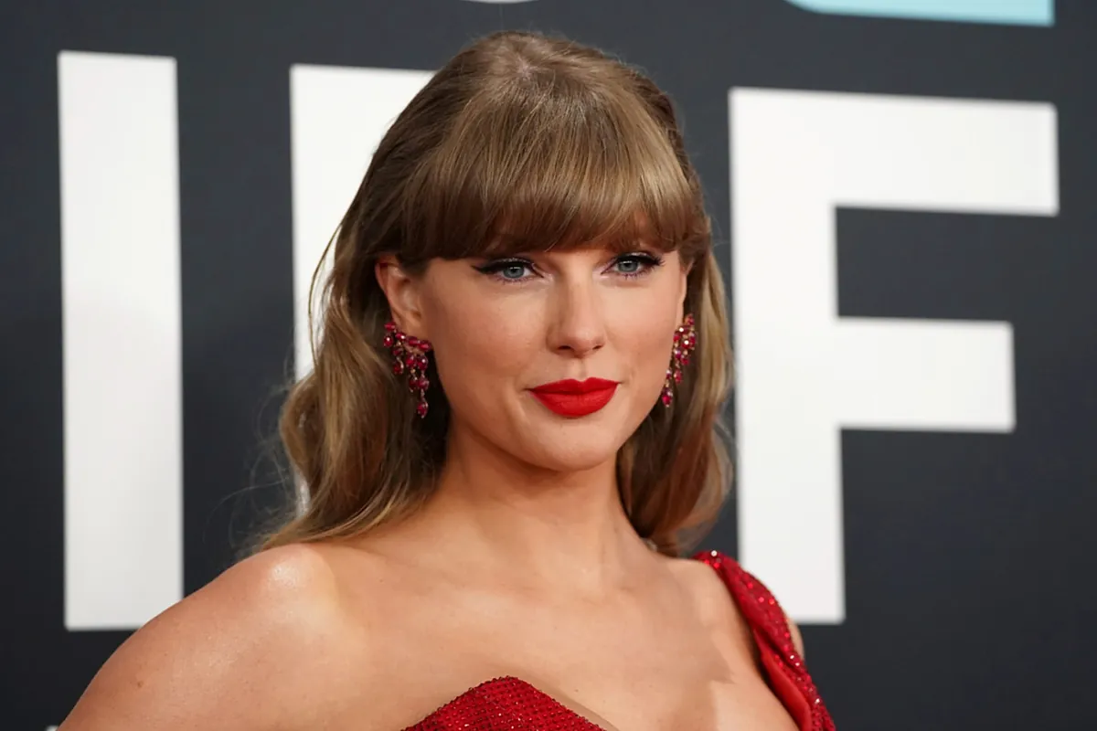 Where's Taylor Swift? Poet keeps chasing Travis Kelce's girlfriend to ...