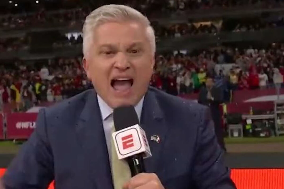 ESPN Deportes reporter goes absolutely nuts during MNF at Estadio ...