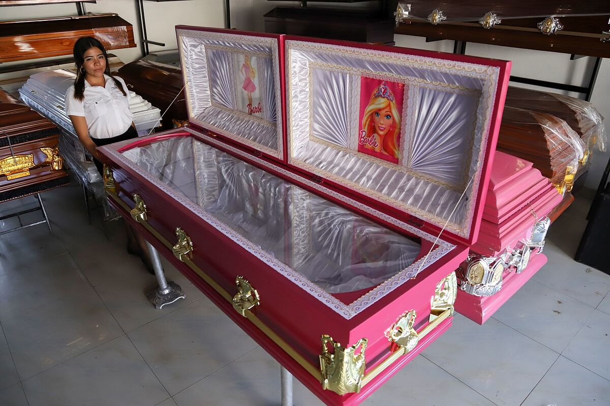 A funeral home offers pink caskets with Barbie liners: Where can you ...