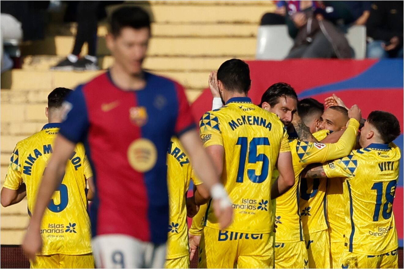 Barcelona loses at home for 1st time this season, falling 1-2 to Las ...