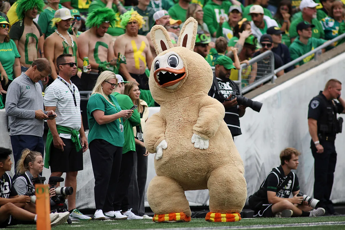 Oregon Duck transforms into the latest pop culture icon with Labubu ...