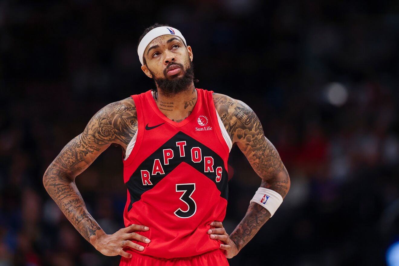 Brandon Ingram's fury leads to him smashing a water bottle in the face ...