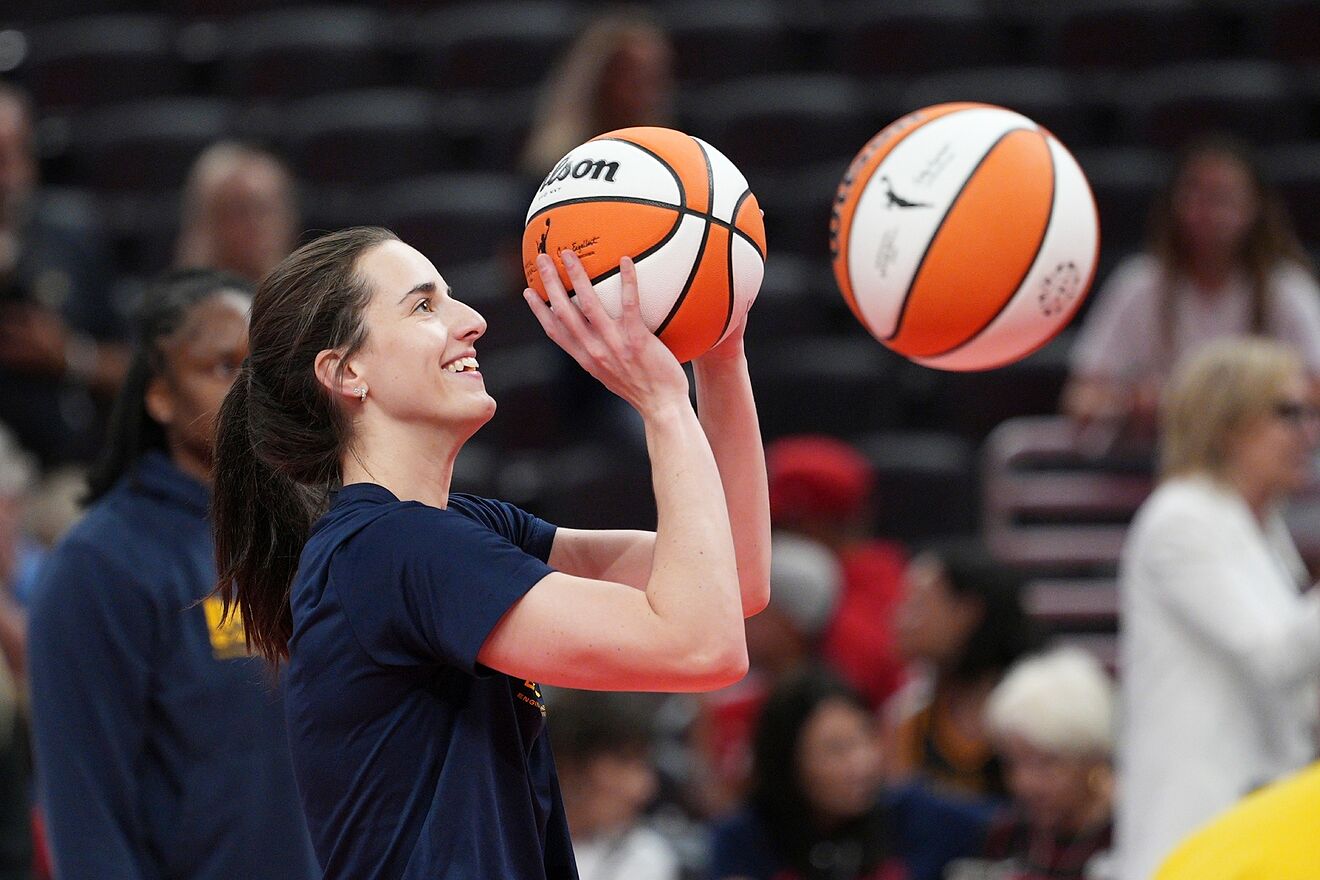 Caitlin Clark can't contain her excitement by fangirling with Minnesota ...
