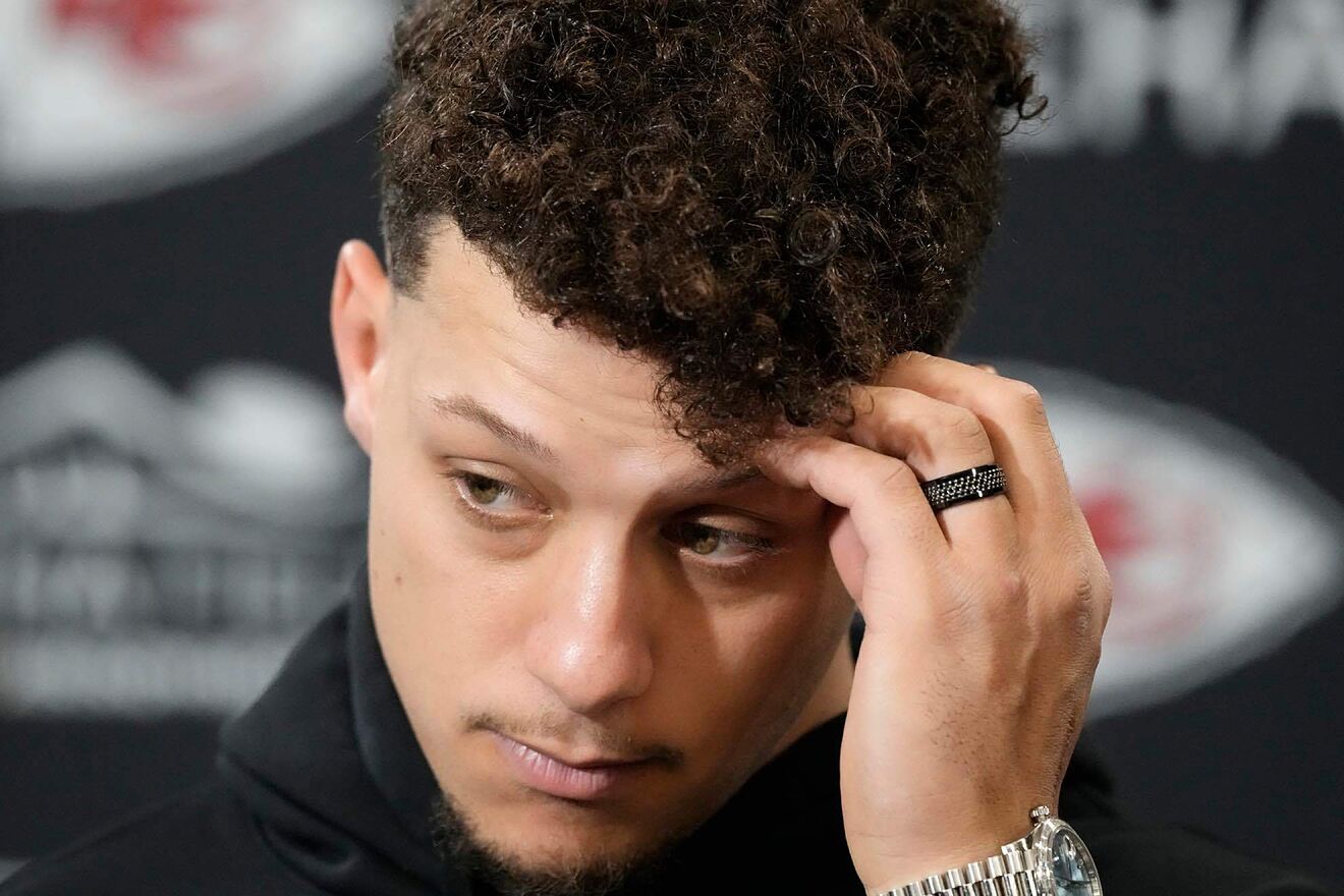 Patrick Mahomes defends his "dad bod" after shirtless locker room video ...