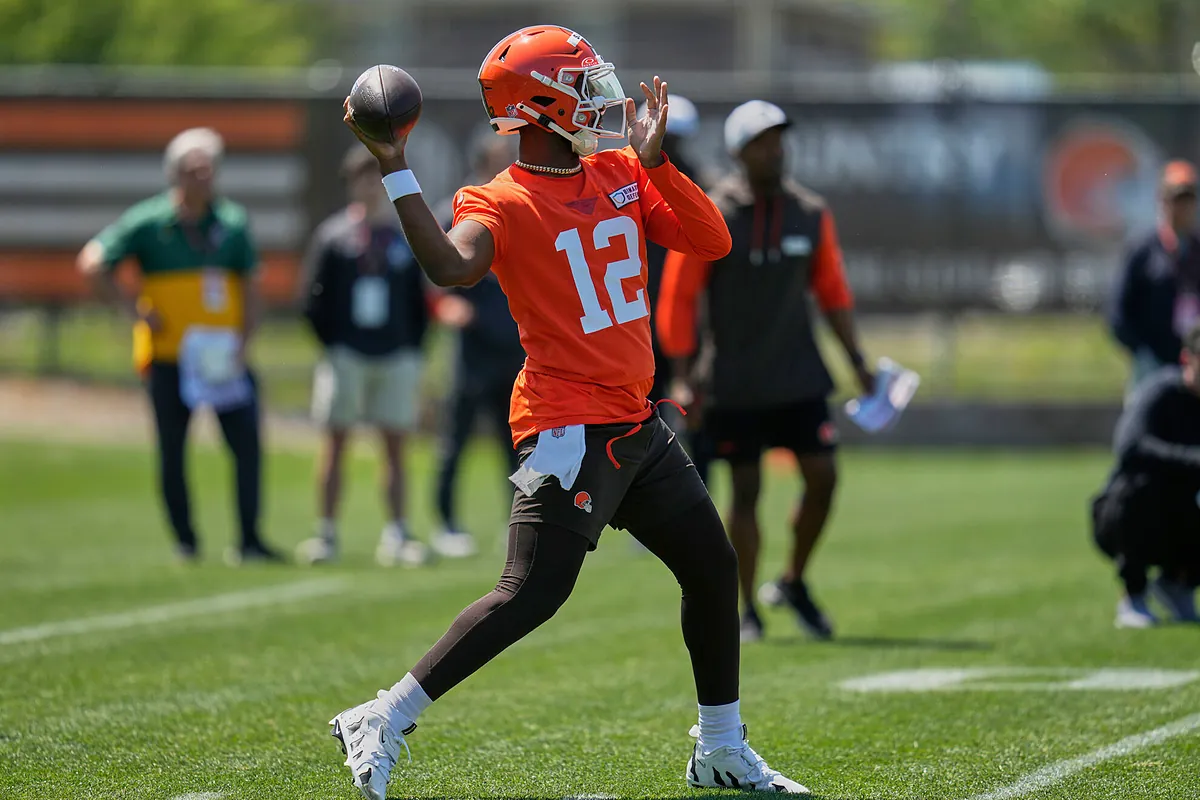 Myles Garrett is loving what he's seeing from Shedeur Sanders and ...