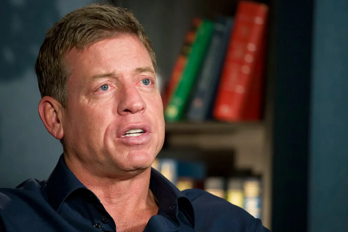 From rivals to respect: Troy Aikman's Christmas message to Brett Favre ...