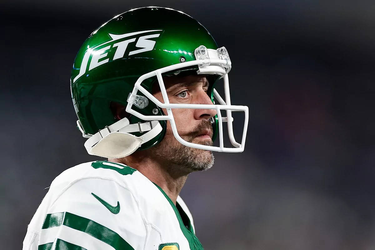 Training footage of Aaron Rodgers proves he is serious about early ...