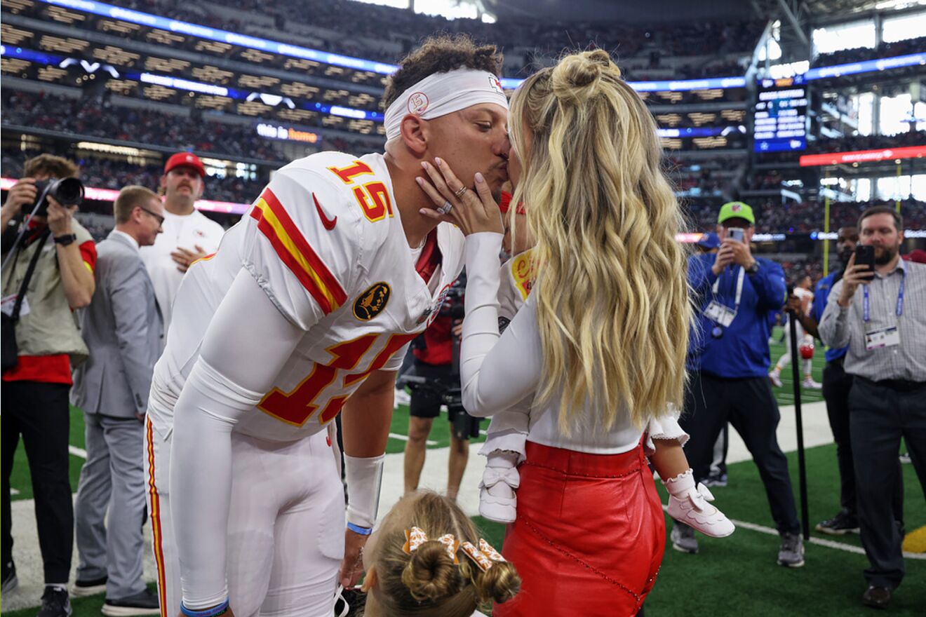 Patrick Mahomes, Brittany, and Jackson surprise Randi with an emotional ...