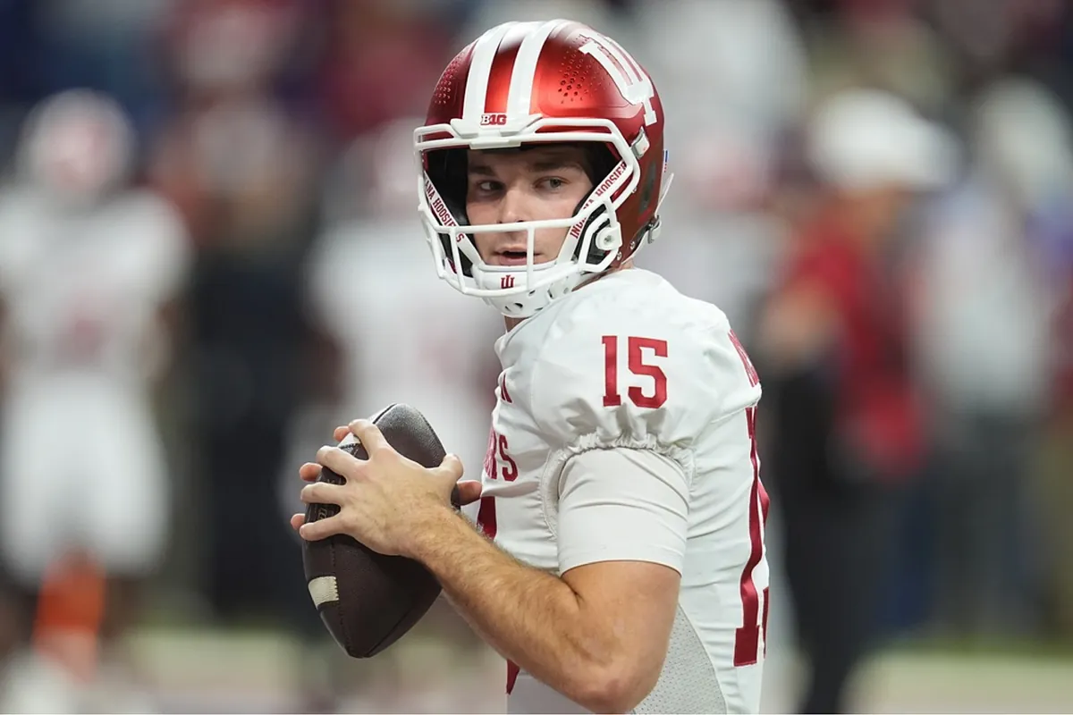 Who is the mother of Indiana Hoosiers quarterback Fernando Mendoza, and ...
